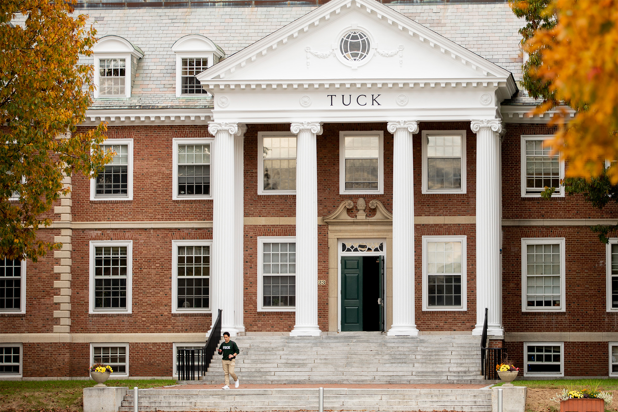 Tuck School of Business | Tuck Launches MBA Application for the Class ...